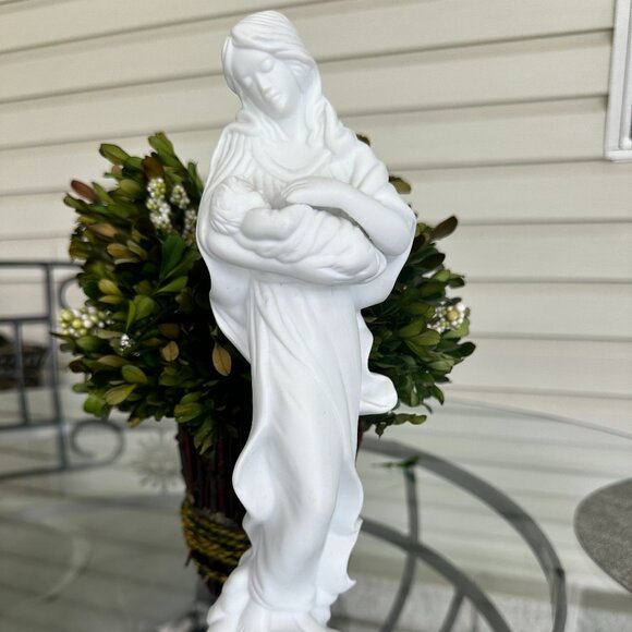 Telefloral | Accents | Vintage Porcelain Virgin Mary Our Lady Holding ...